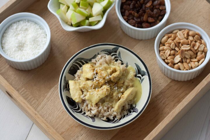 Recipe for Nordic-style Chicken Curry with Delicious Toppings