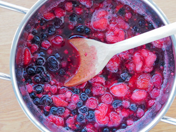 Danish Red Berry Pudding (Rødgrød med fløde) - Nordic Food & Living