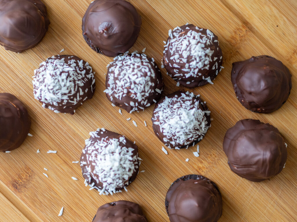 Recipe for Danish Dream Puffs (Flødeboller) - The BEST recipe!